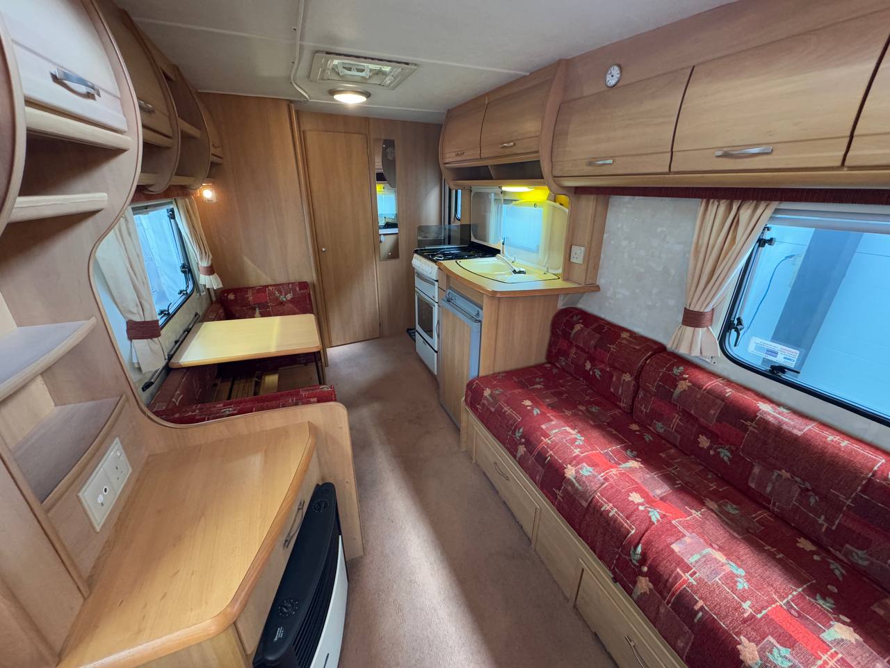 Swift Charisma 565 2003 | Первый караван