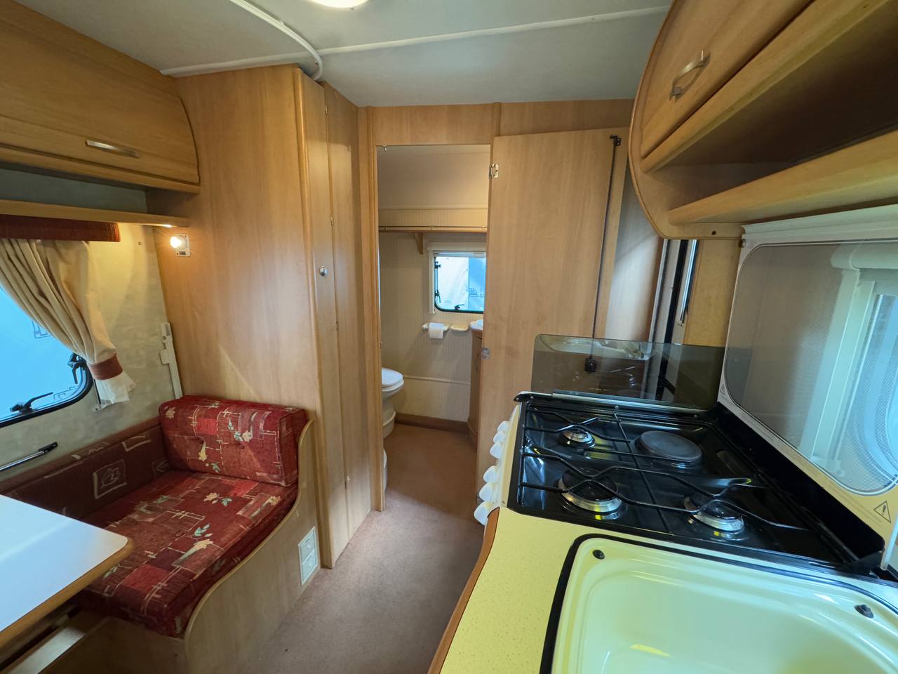 Swift Charisma 565 2003 | Первый караван
